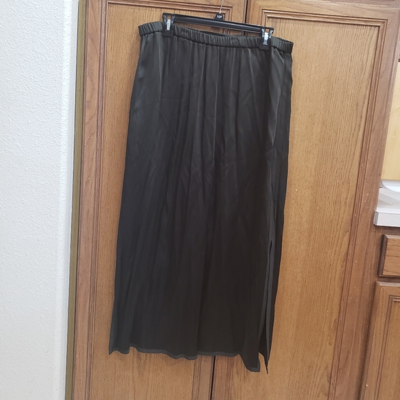 Dan Caster | Skirts | Don Caster Luxe Satiny Maxi Piping Side Slit | Poshmark